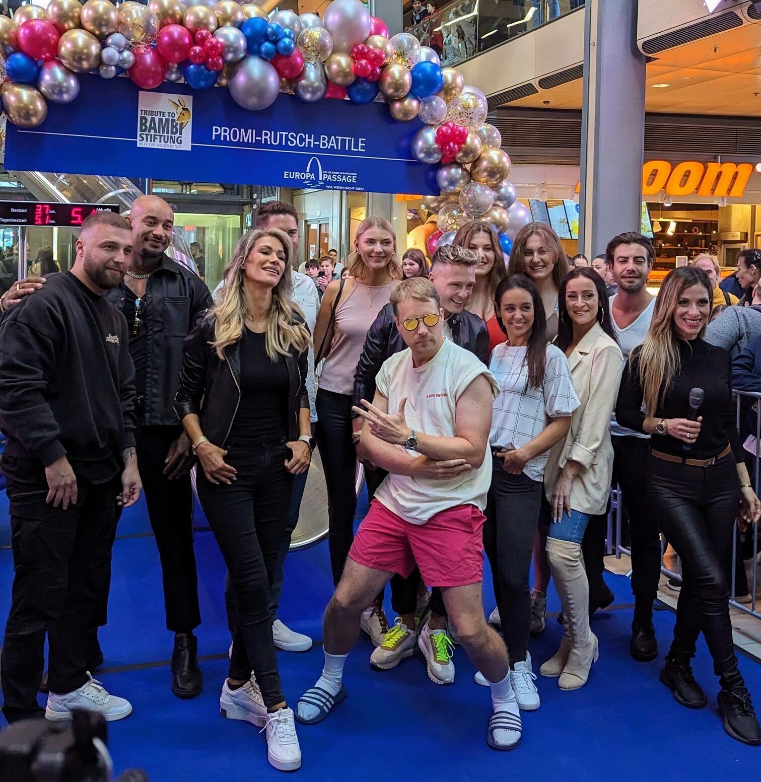 Promi-Rutsch-Battle: "Ganze Leben ist eine Rutsche...", Pocher