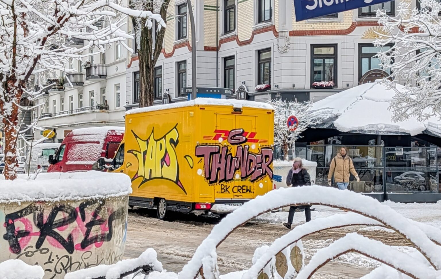 DHL: Post-Graffiti - Street-Art oder Fog? "Künstler", meldet Euch!