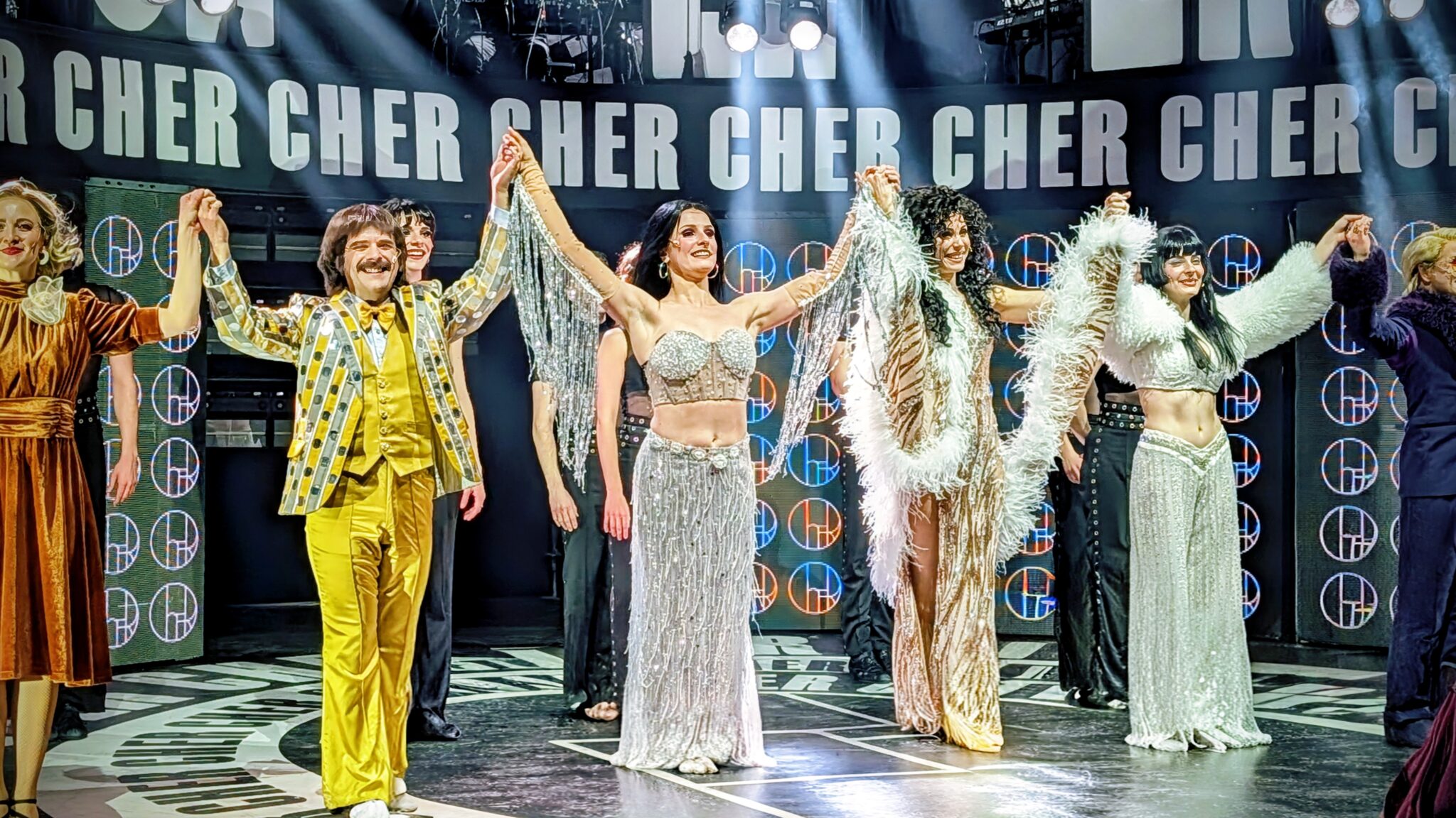 Schluss-Applause zu CHER Musical - TouchYou.de - der Medien-, Freizeitblog
